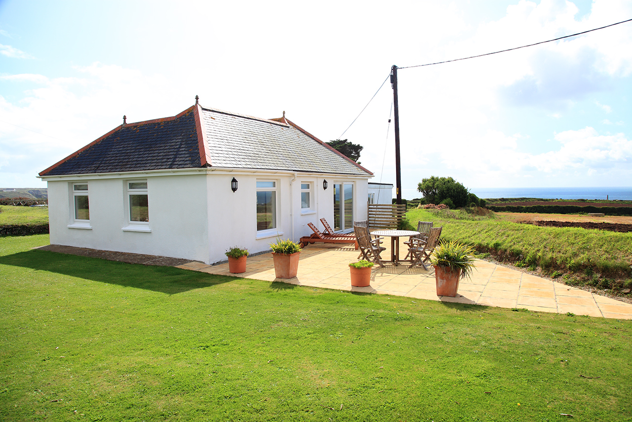 Woodley's Cottage, Poldhu Cove