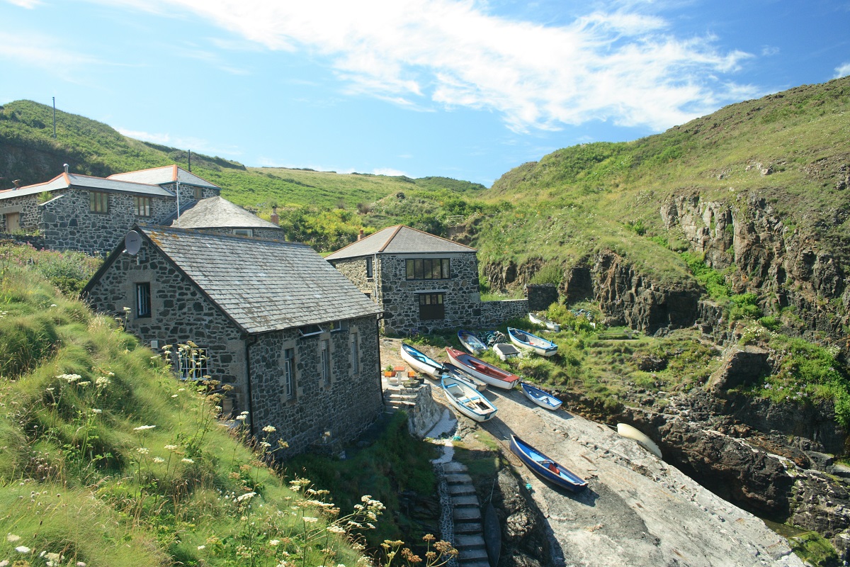 Cockleshell Cottage, with easy access to Lizard village, Cornwall