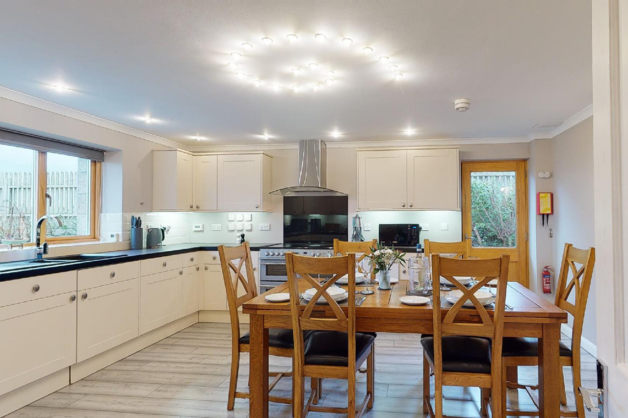 Camellia Cottage, Lizard