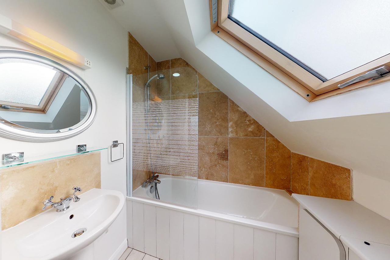 Camellia Cottage, Lizard