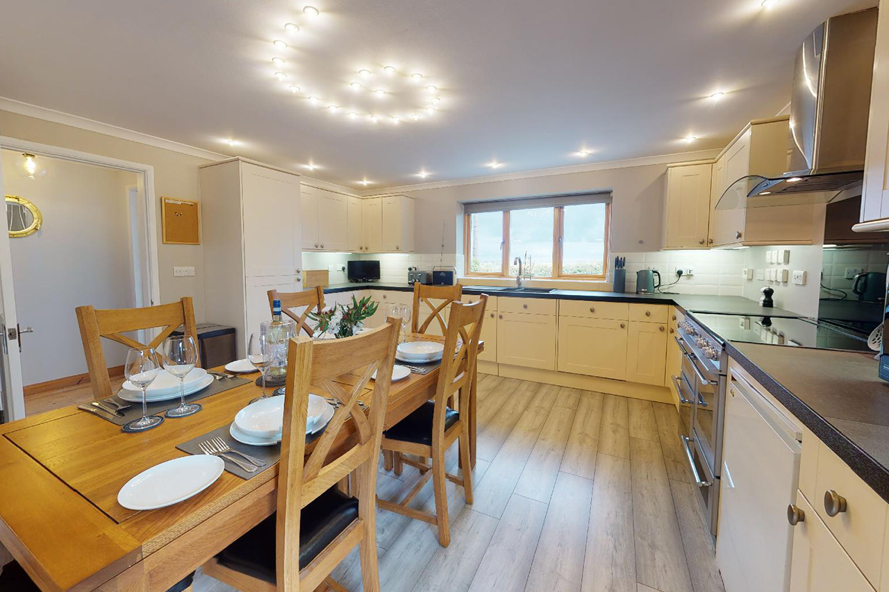 Camellia Cottage, Lizard