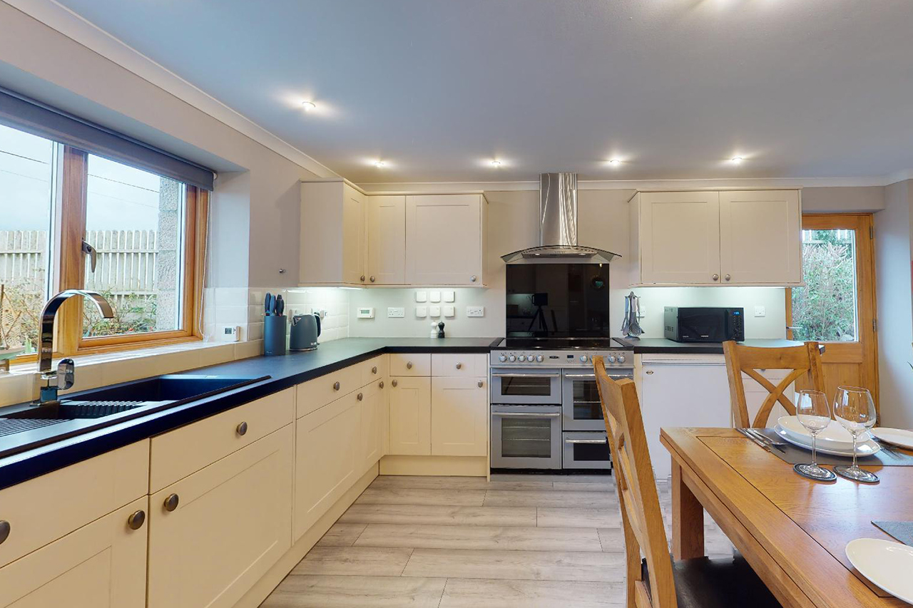 Camellia Cottage, Lizard