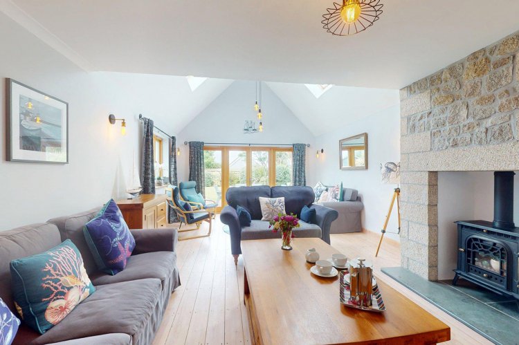 Camellia Cottage, Lizard