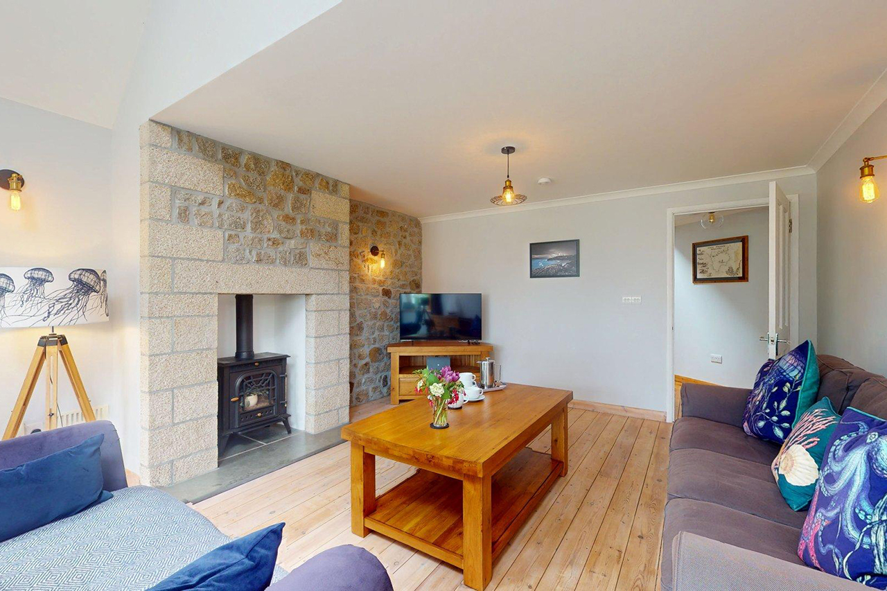 Camellia Cottage, Lizard