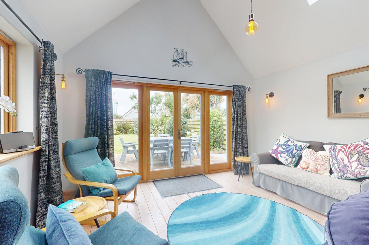 Camellia Cottage, Lizard