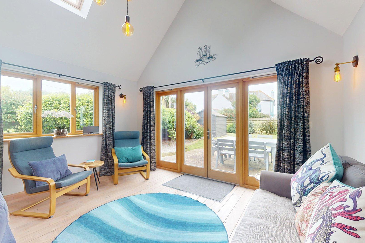 Camellia Cottage, Lizard