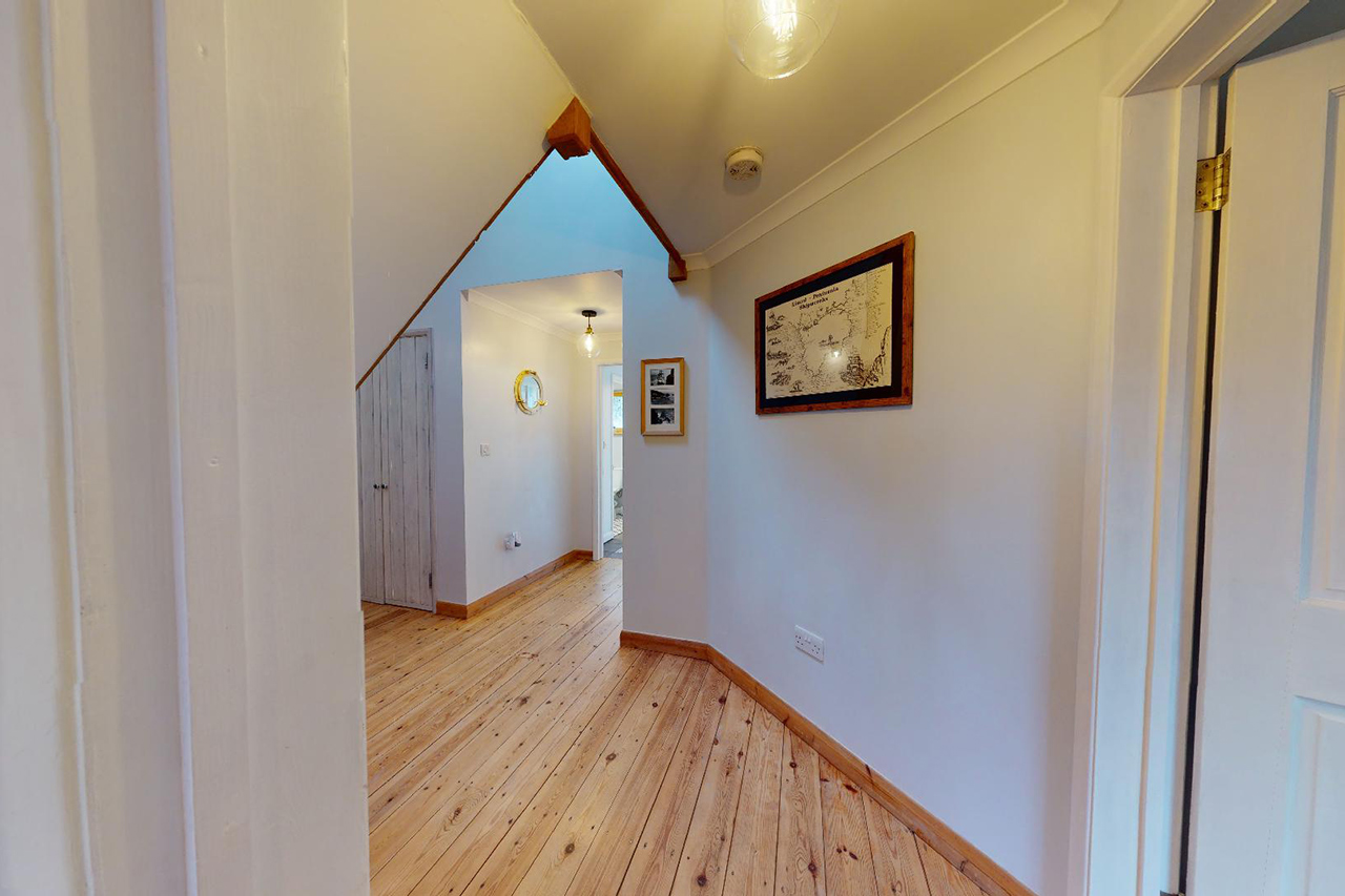 Camellia Cottage, Lizard