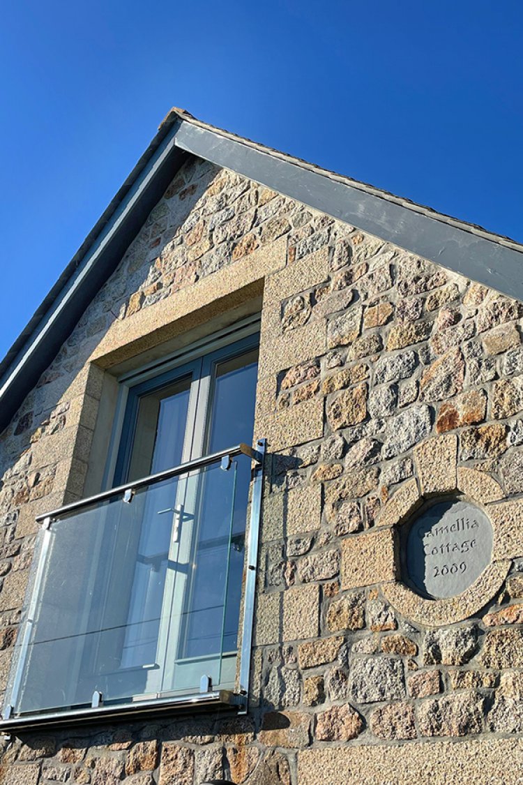 Camellia Cottage, Lizard