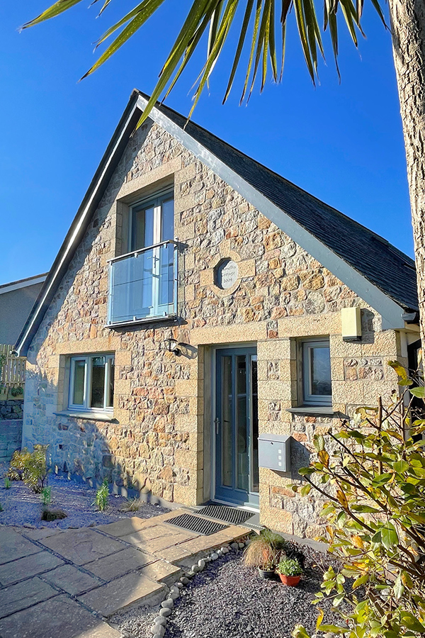 Camellia Cottage, Lizard