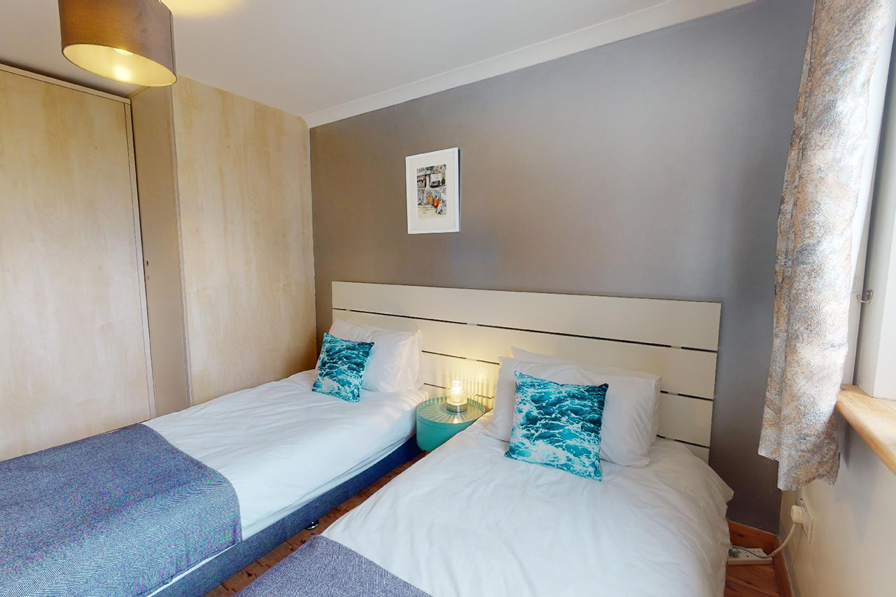 Camellia Cottage, Lizard